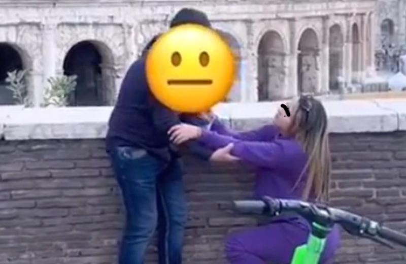 ¡Quedó! Joven le pidió matrimonio a su novio en Coliseo de Roma pero él huyó | Ya! FM