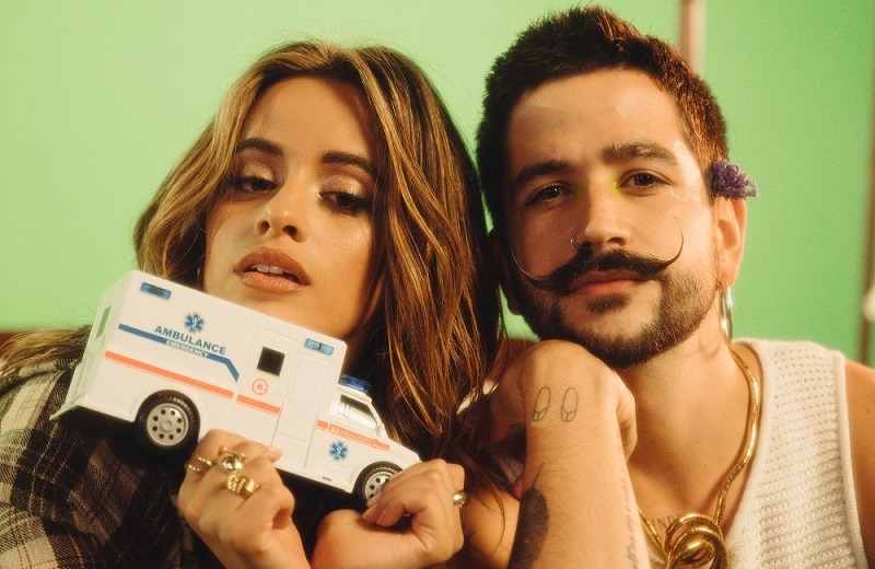 Camilo y Camila Cabello estrenan el video musical 'Ambulancia' (+video) | Ya! FM