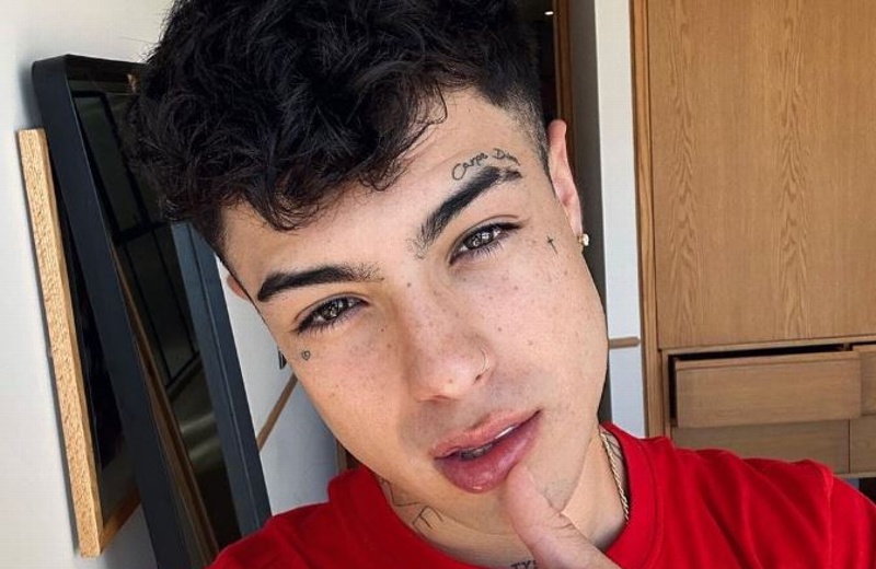 Naim Darrechi, ex novio de Yeri MUA, reta al 'Canelo' Álvarez a una ... Naim Darrechi, ex novio de Yeri MUA, reta al 'Canelo' Álvarez a una ...